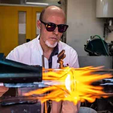 Glassblowing and science during the centuries